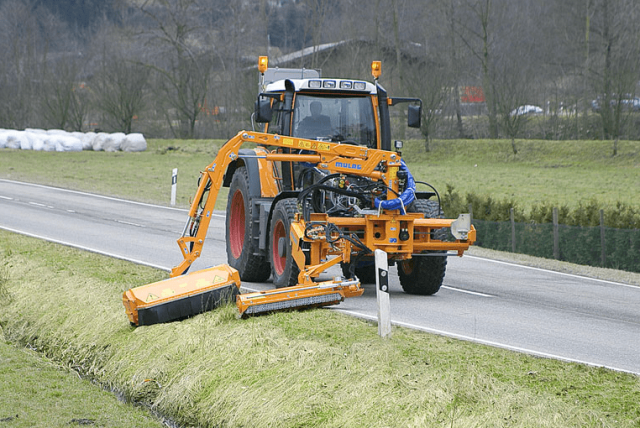 Tractor power arm systems – Mross Import Service – Unimog Canada