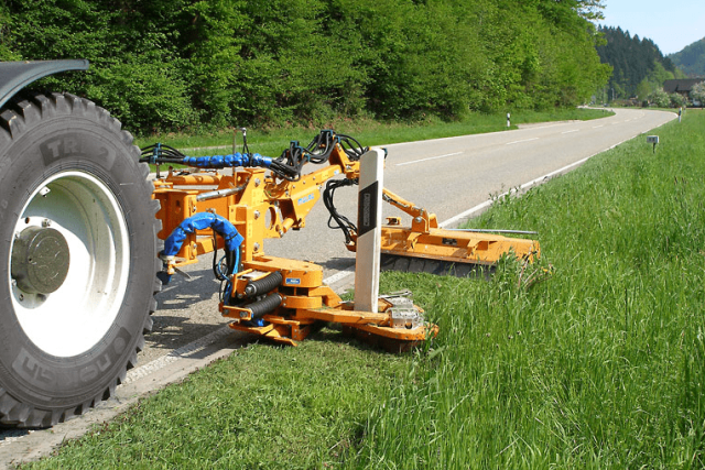 Tractor power arm systems – Mross Import Service – Unimog Canada
